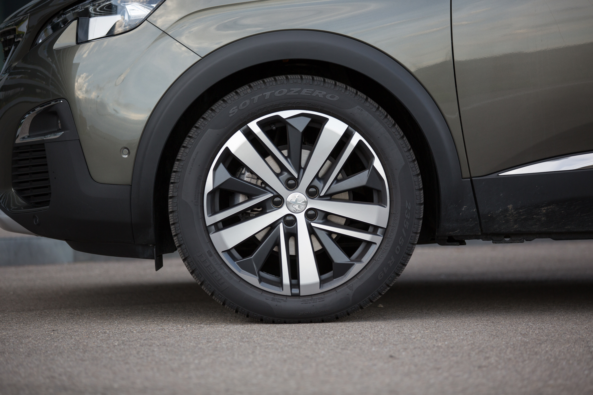 Essai – Peugeot 5008 GT : SUV Peugeot sorti du désert – wheels-and-you.com