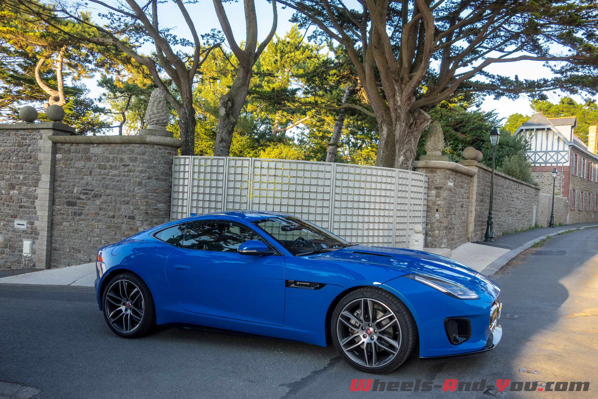 Essai – Jaguar F-Type P300 : Rencontre avec le quatre de la F-Type ...
